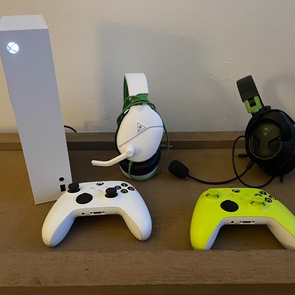 Microsoft | Video Games & Consoles | Xbox Series S With Headsets And ...